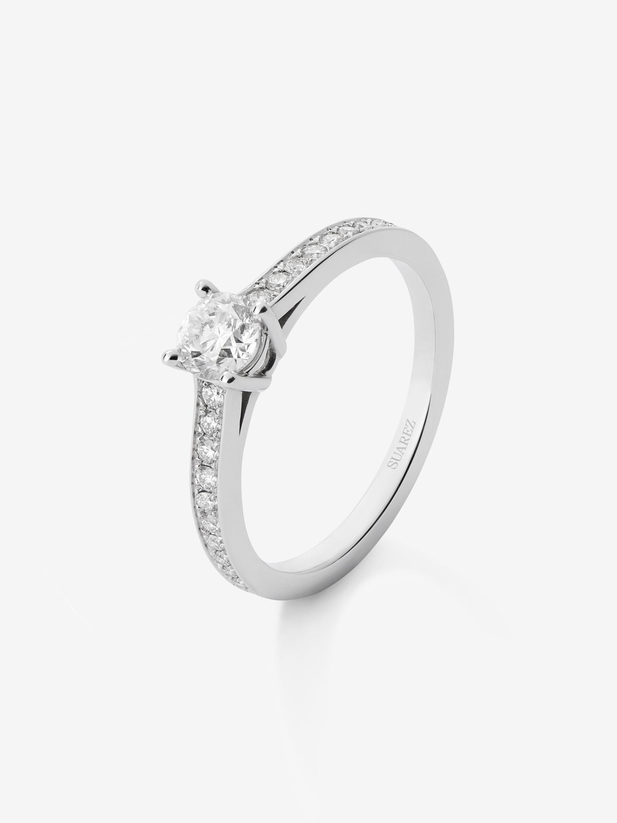 Anillo solitario de oro blanco de 18K con diamante central de 0,40 cts ...